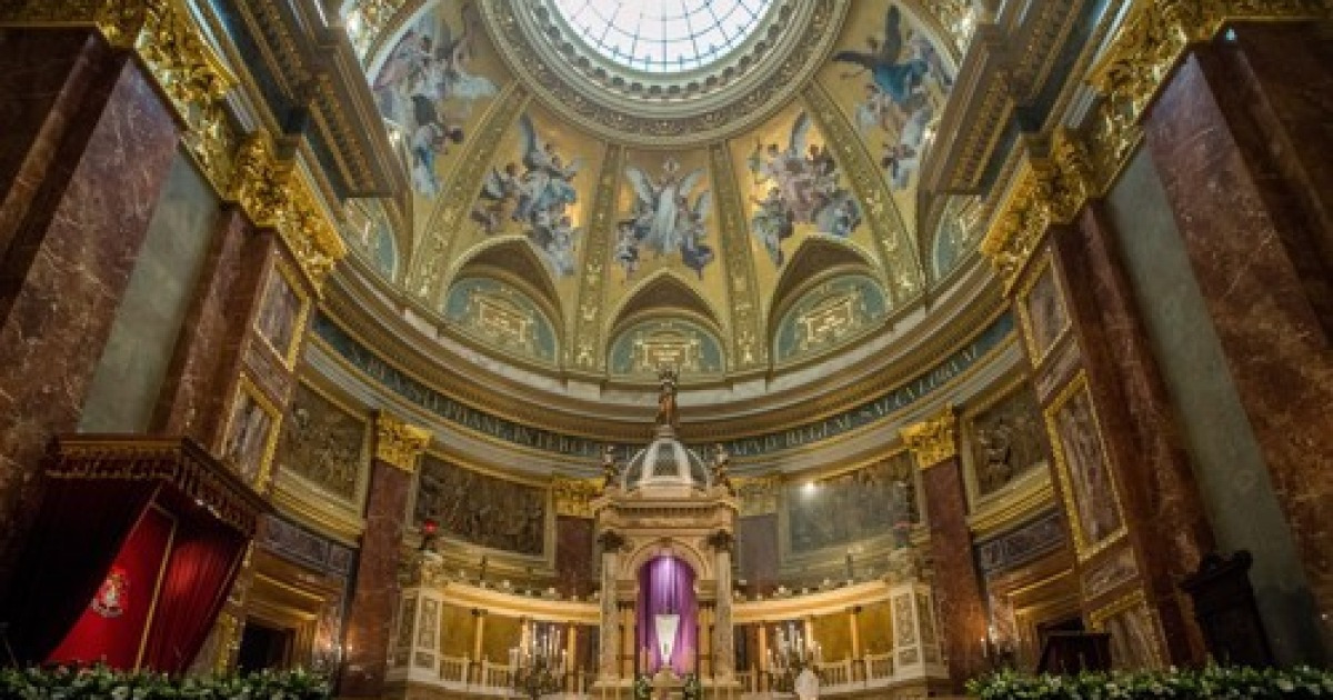 HUNGARY RELIGION CHRISM MASS