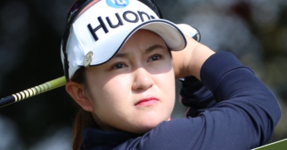 단독1위 이승연 "안정감·공격성을 겸비한 선수가 되고 싶어요" [KLPGA]