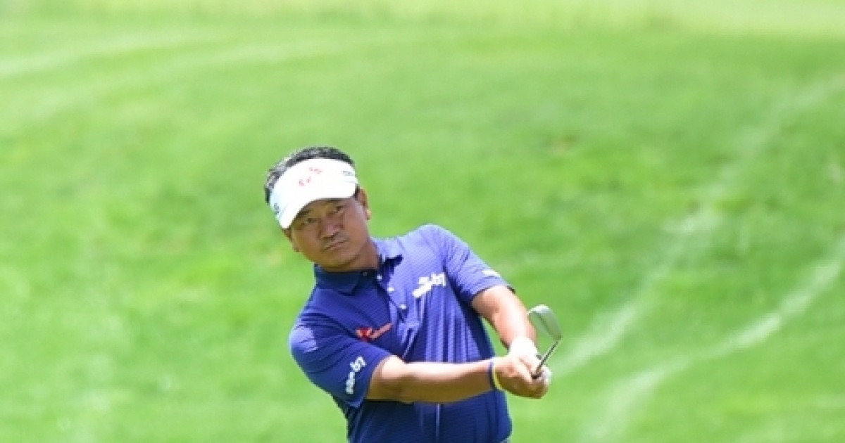 '우승 경쟁' 최경주, 13개월만에 '톱10'..시즌상금 50계단 껑충 [PGA RBC헤리티지]