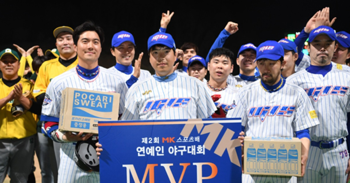 이기스 윤동건 '홈런 두 방으로 MVP' [MK포토]