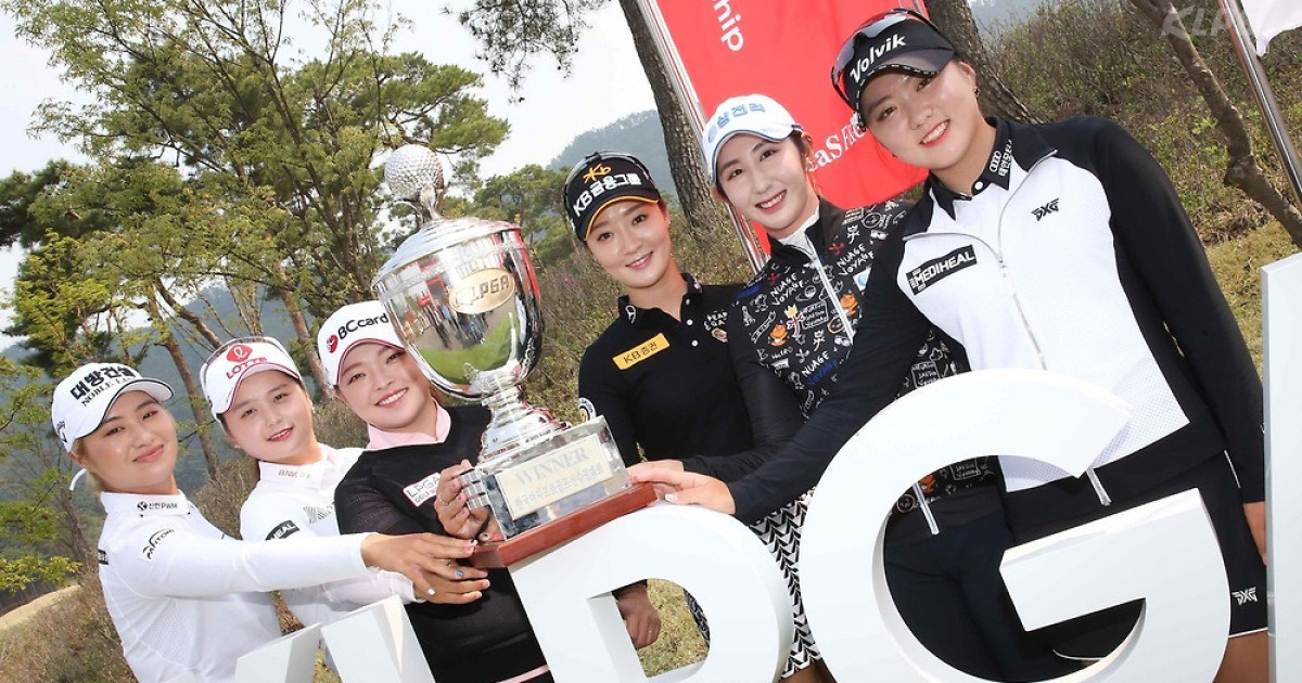 크리스 F&C KLPGA 챔피언십 우승 트로피 주인공은?