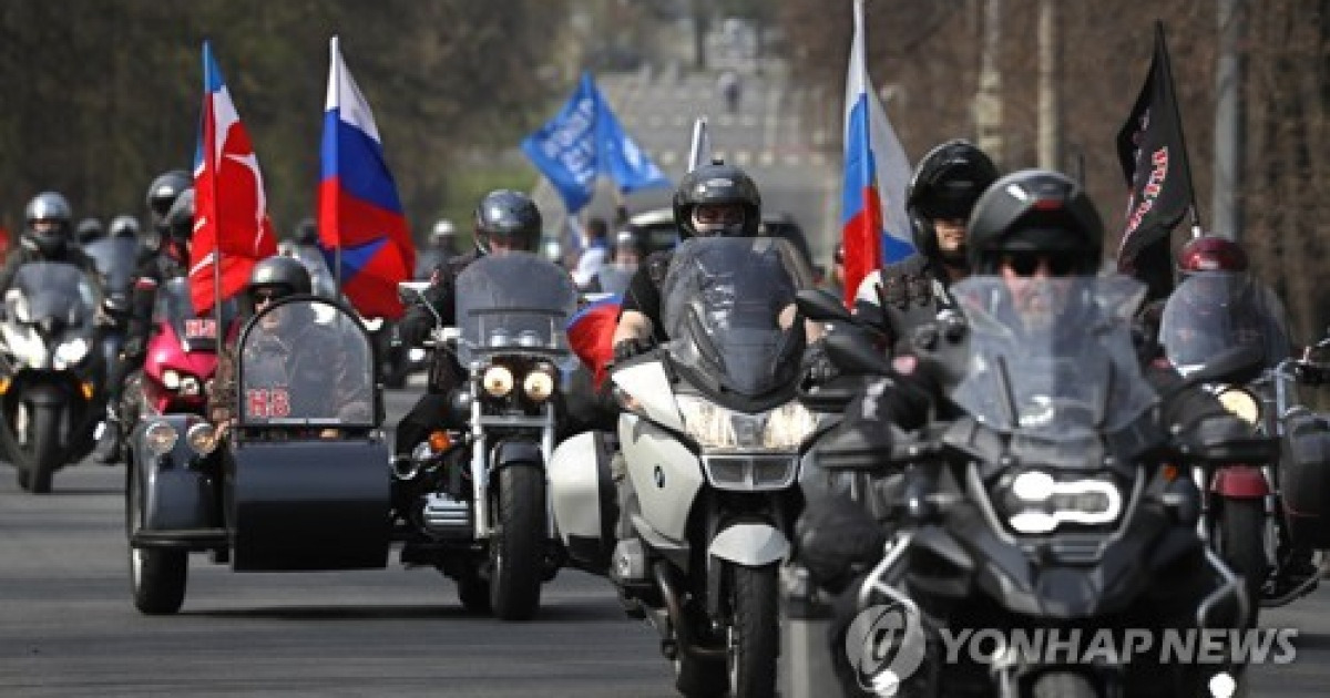 RUSSIA NIGHT WOLVES RACE