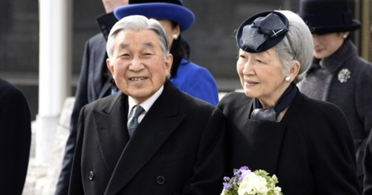 FILE JAPAN EMPEROR ABDICATION