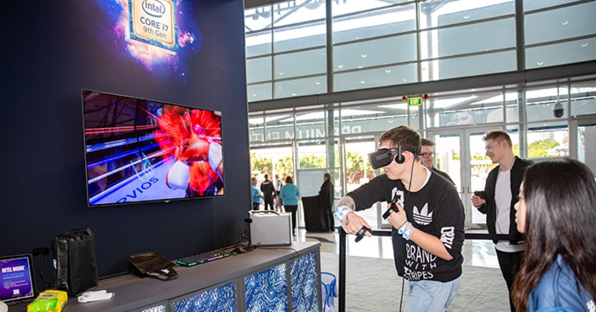 [포토] VR 복싱 즐기는 IEM 시드니 관객