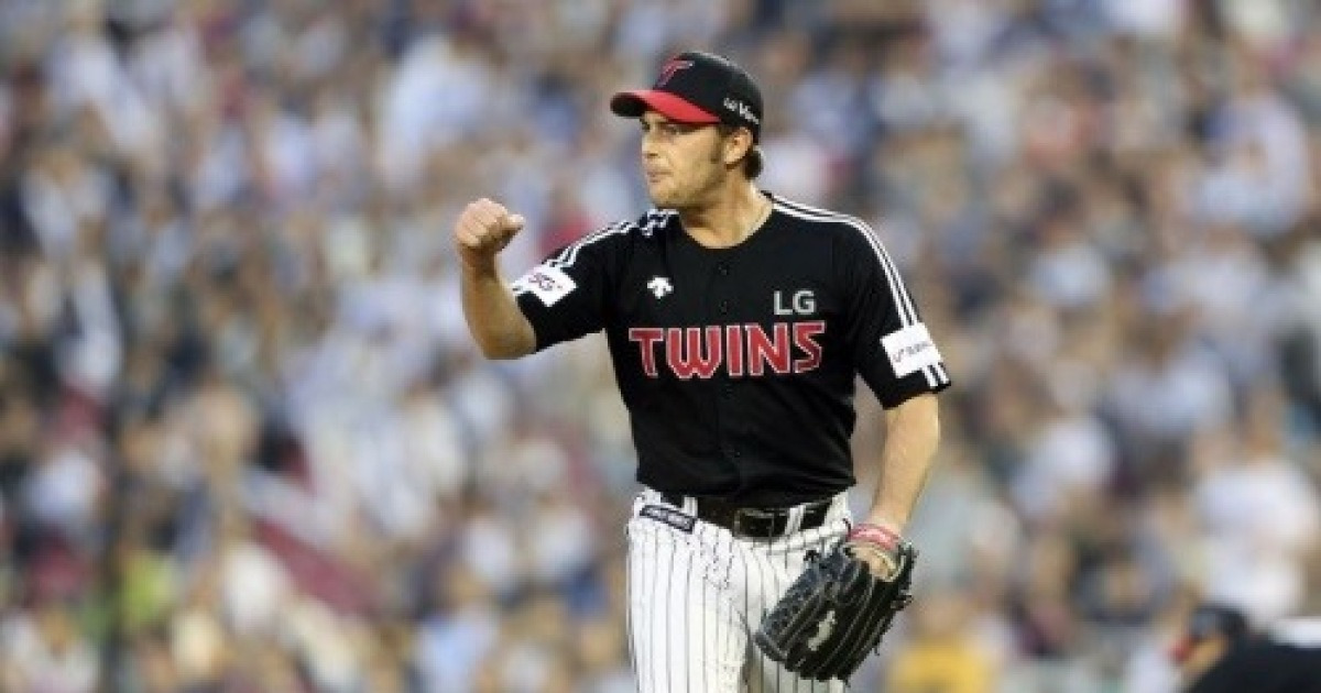 [KBO] LG 윌슨 '첫' 이달의 투수 선정