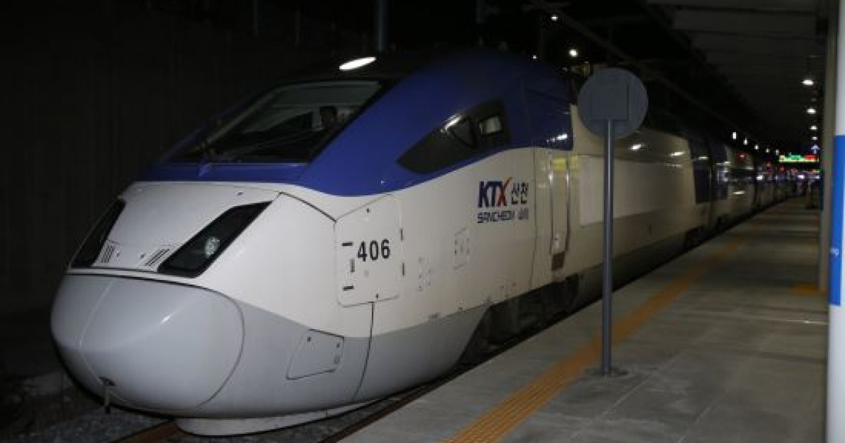 달리는 KTX 창문 깨고 몸 던진 30대 여성, 목숨 건져