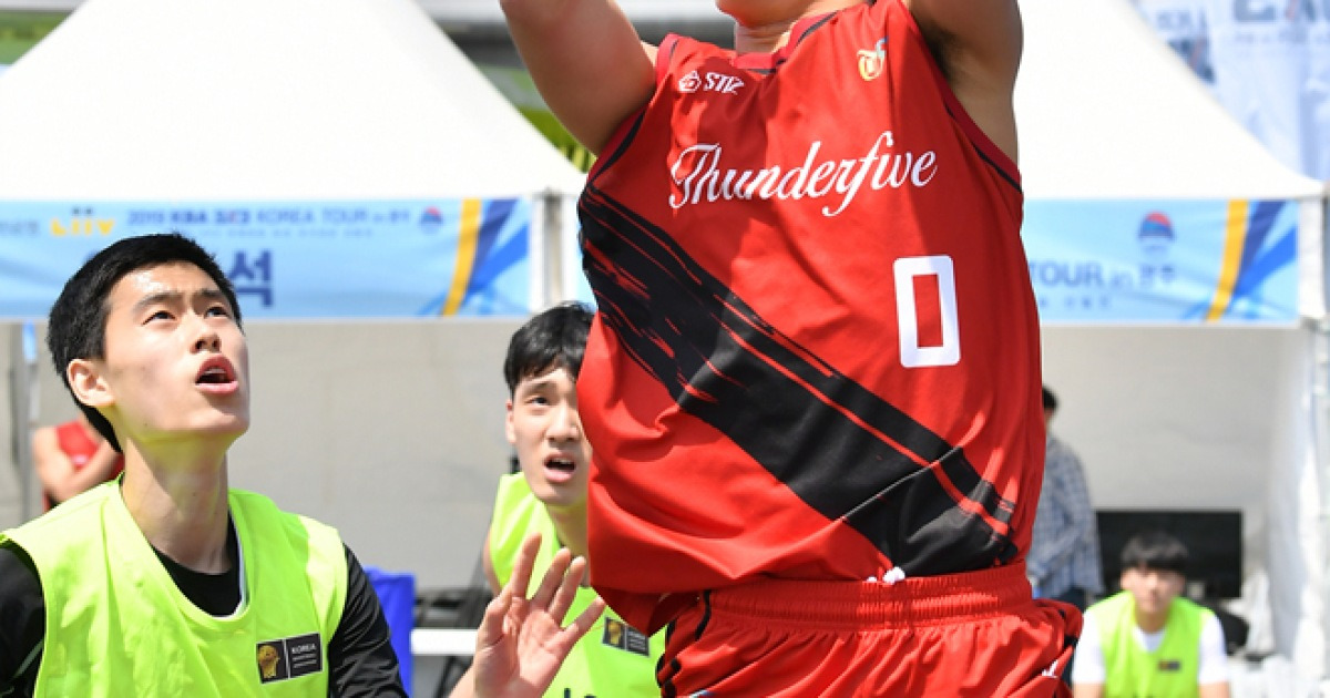 [JB포토] U18 썬더파이브 '똑같이 맞서야지'