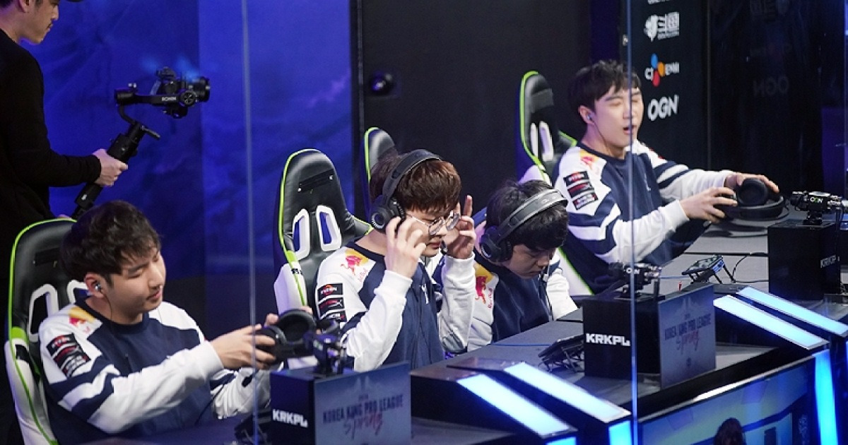 [KRKPL] 퍼펙트게임 펼친 킹존, ESC 제압하고 13연승