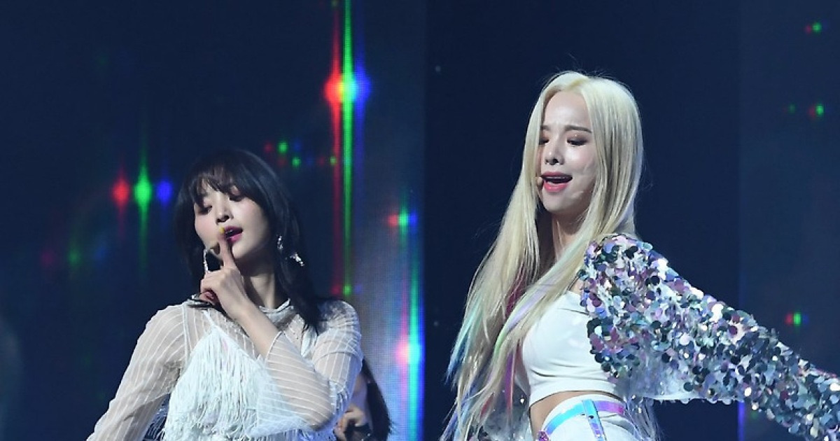 [머니S포토] EXID 정화·솔지, 섹시 칼군무