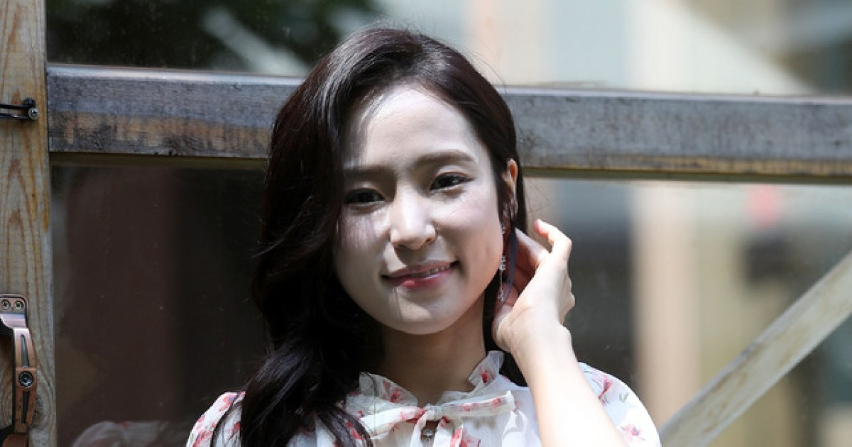 포즈 취하는 '미스트롯' 홍자