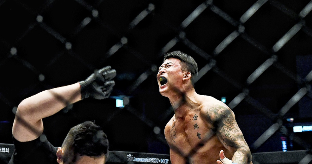 로드FC 김태인 '화끈한 TKO승 포효~' [포토엔HD]