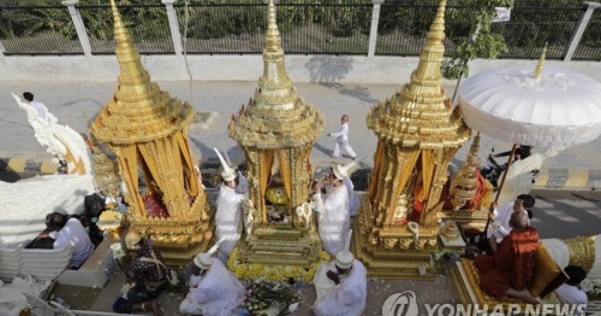 CAMBODIA VISAKA BOCHEA BUDDHA BIRTHDAY