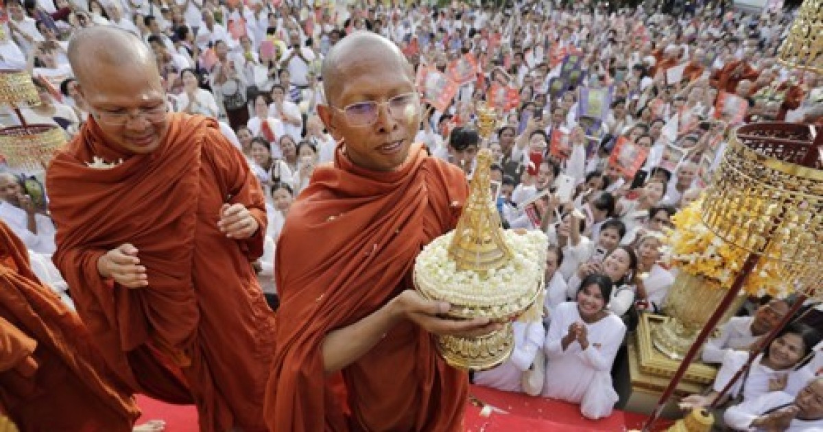 CAMBODIA VISAKA BOCHEA BUDDHA BIRTHDAY