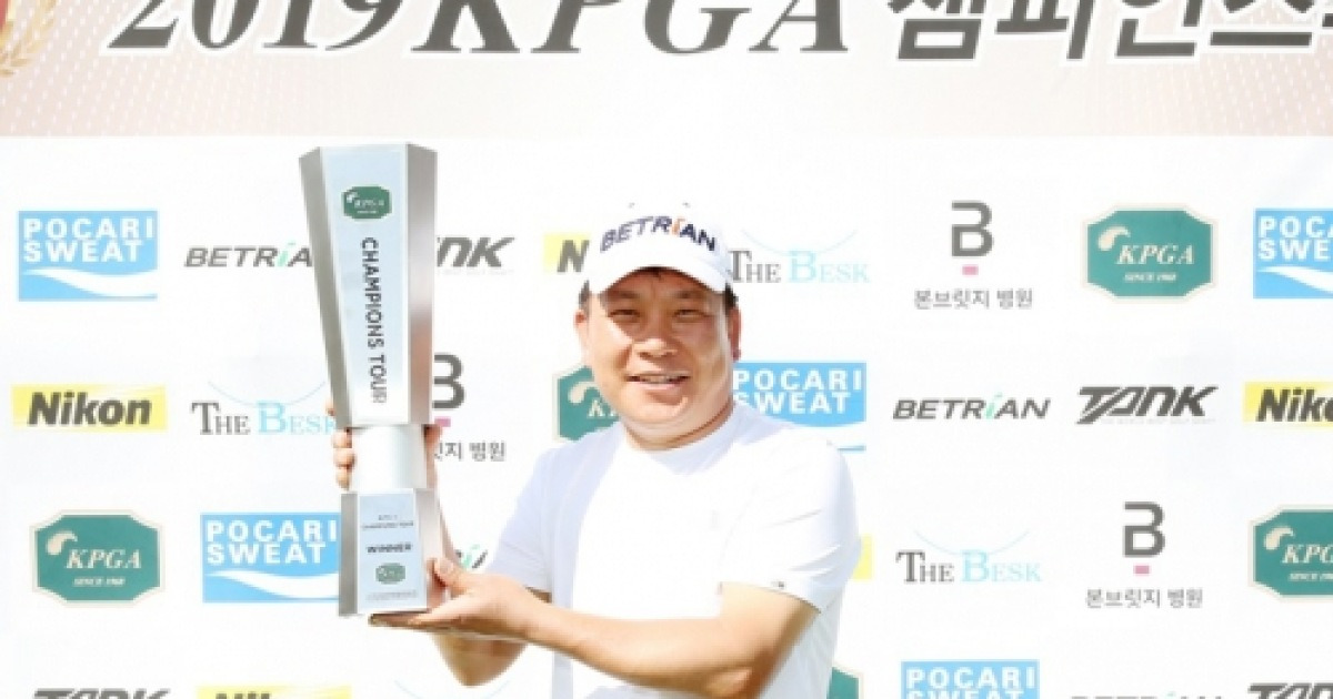 김종민, 프로 데뷔 29년만에 감격의 첫 우승 [KPGA]