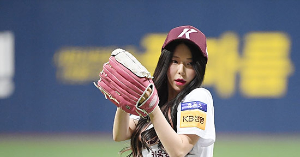 마이달링 서라 '맨발의 와인드업' [MK포토]