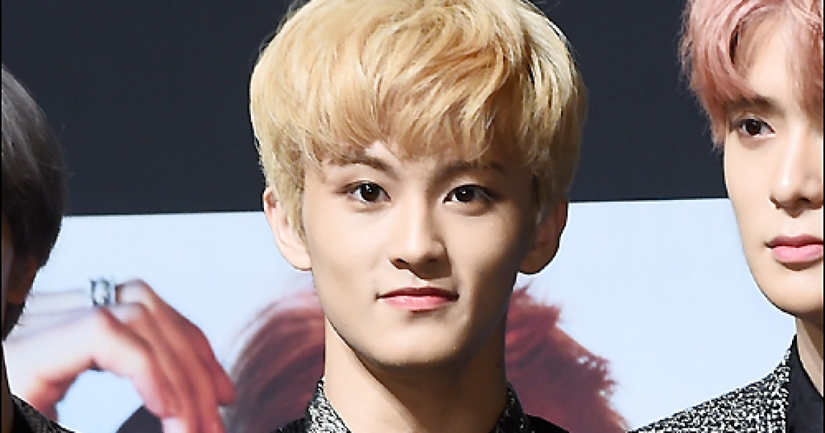 [MD포토] NCT 127 마크, '설레는 눈맞춤~'