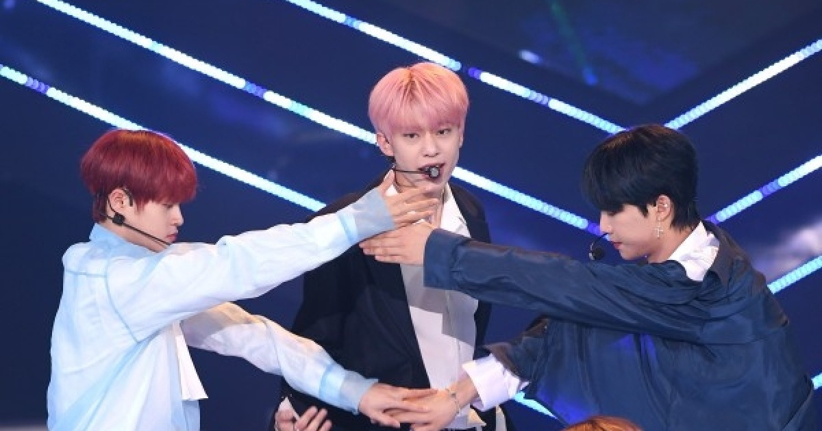 AB6IX, 느낌 있는 군무 (더쇼)