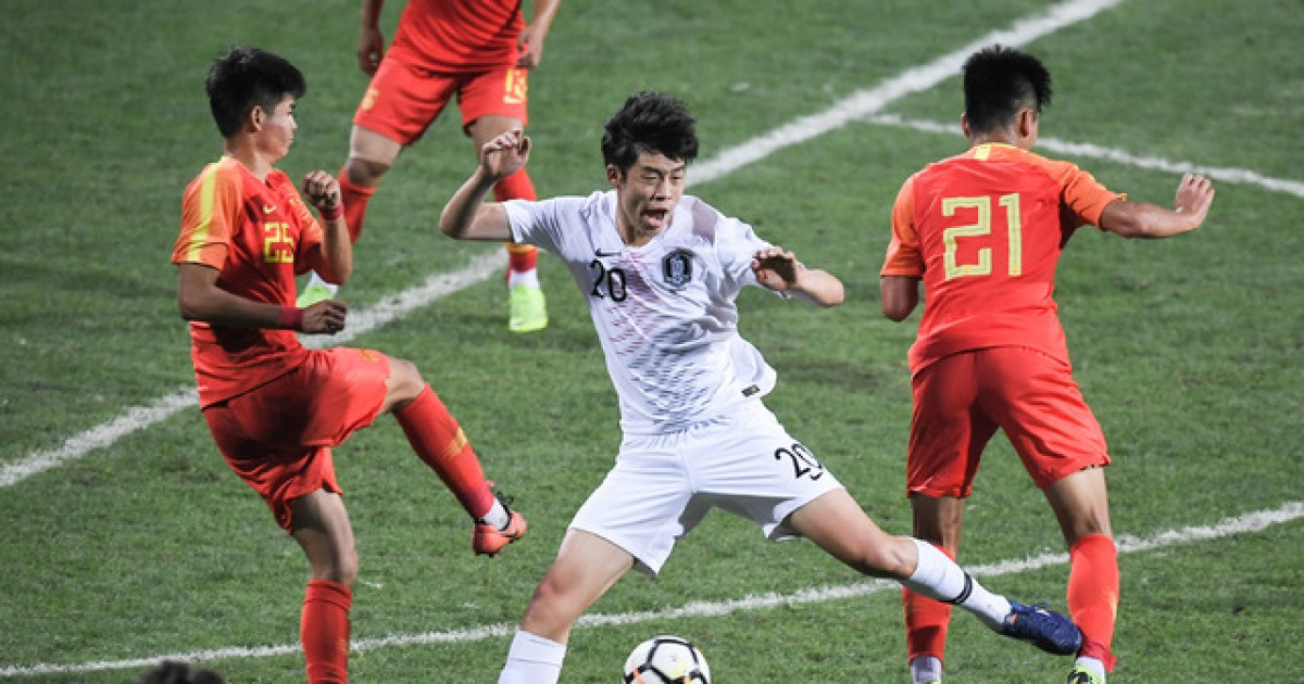 한국 U18 대표팀, 우승컵 태도 논란 '공식 사과'