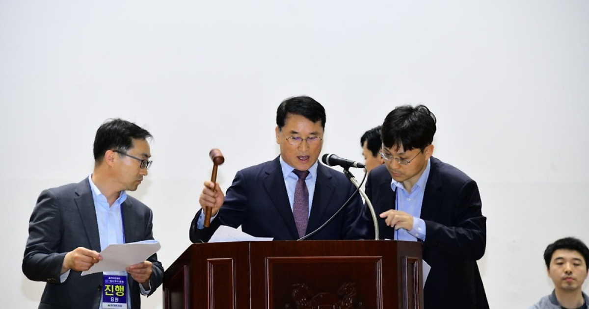 HHI shareholders approve split-up plan amid union backlash