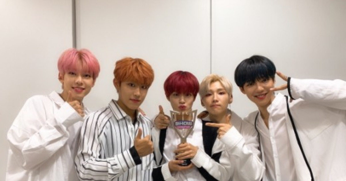 AB6IX 강하다..데뷔 2주 만에 2관왕