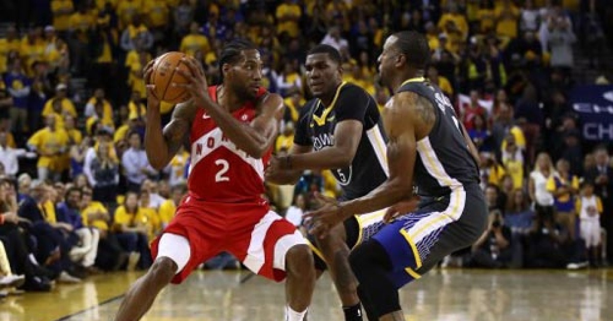 '레너드 36점' 토론토, GSW 제압..우승까지 1승 남았다