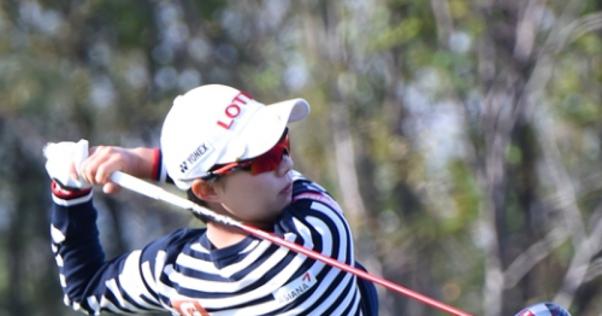 공동1위 김효주, 일본 JLPGA 우승에 성큼..이민영은 2타차