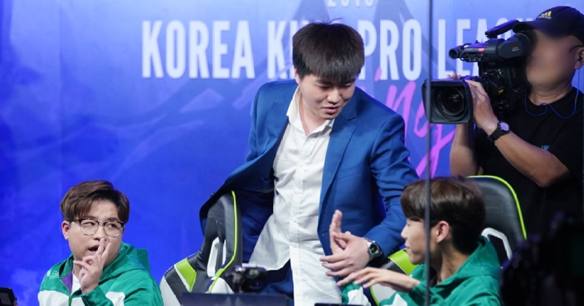 [포토] KRKPL 결승행 EMC 왕 지츠언 코치 '해냈다'