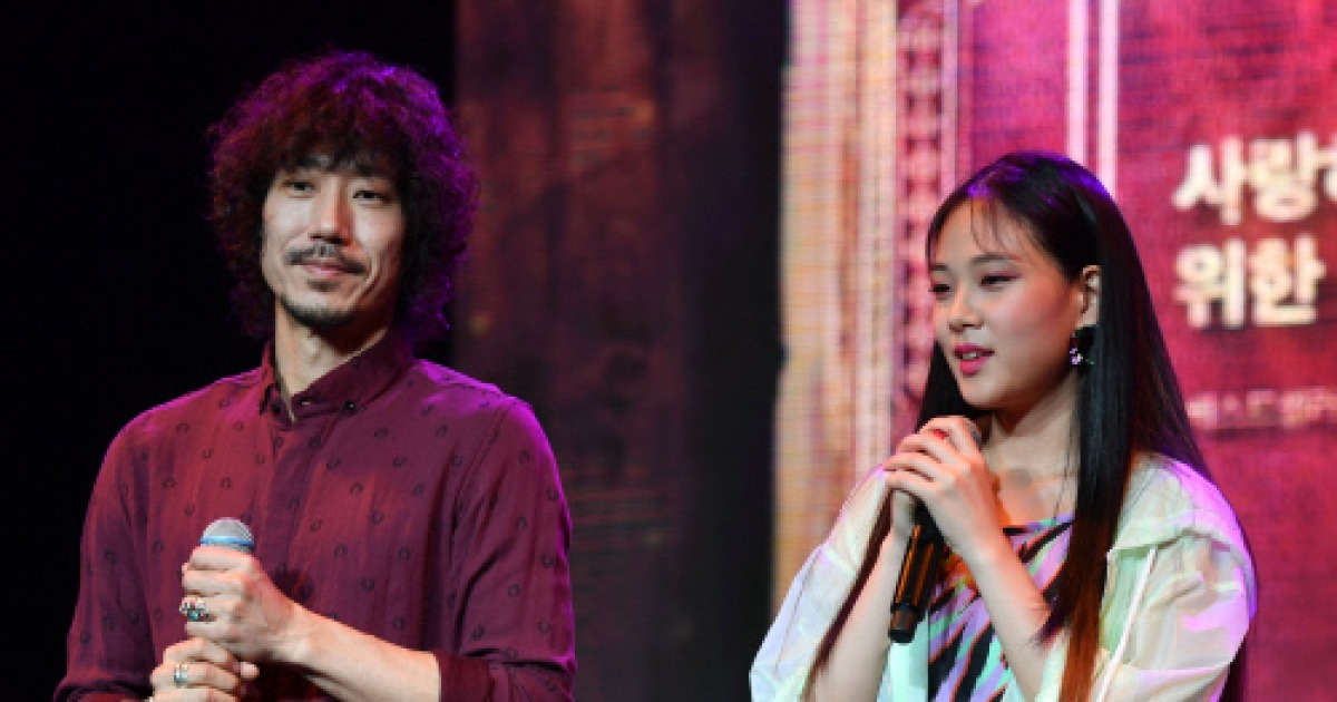 비비(BIBI) 데뷔시킨 타이거JK와 함께[포토]