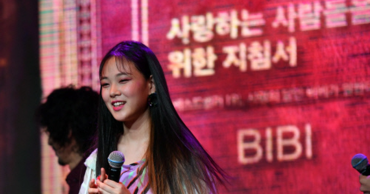 비비(BIBI) 데뷔시킨 타이거JK와 함께[포토]