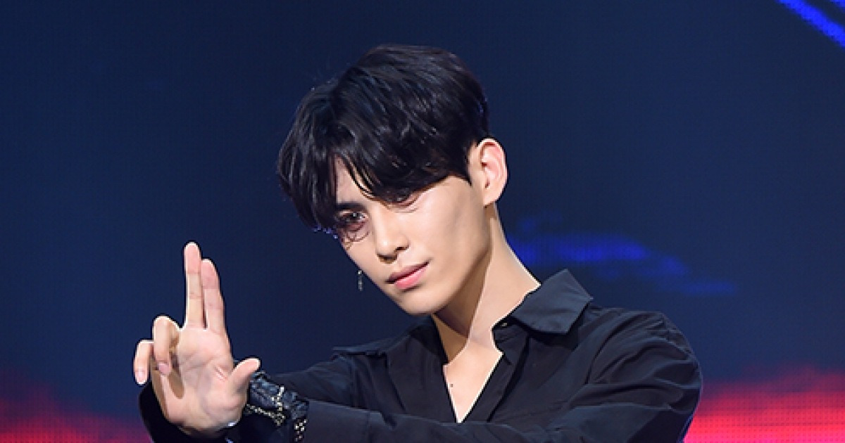 [MD포토] SF9 태양 '태양처럼 이글이글 눈빛'