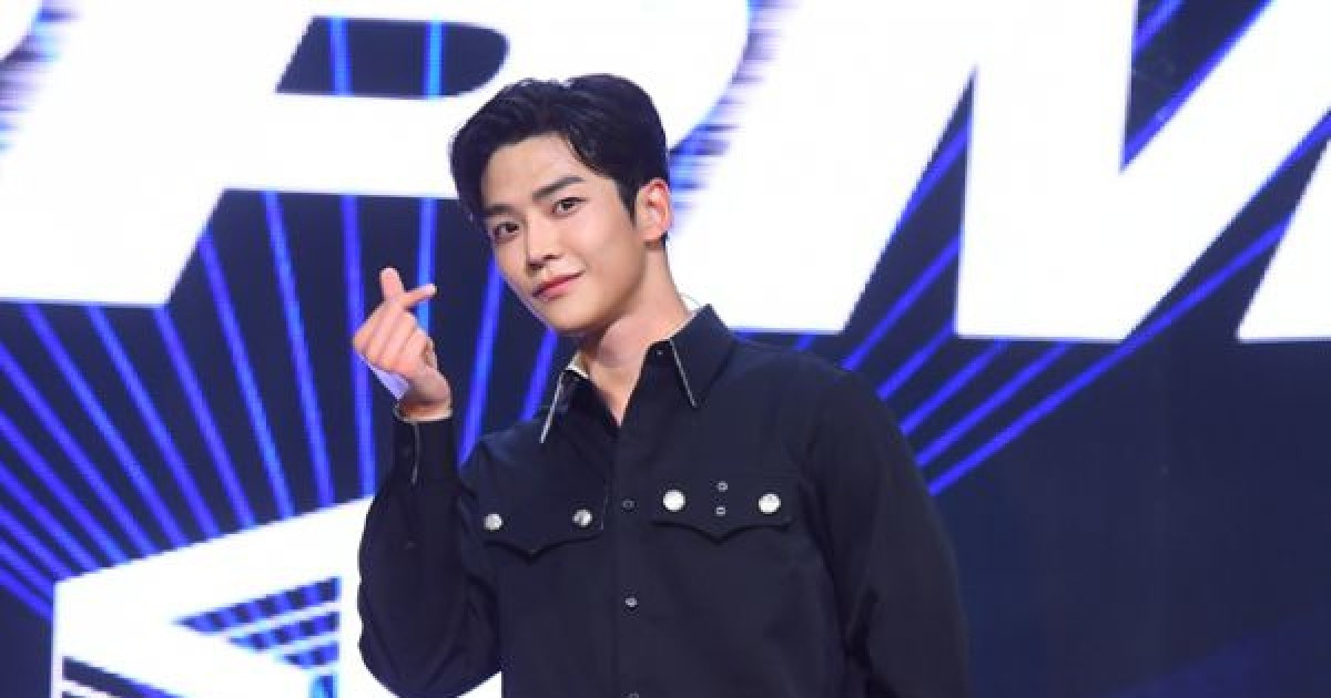 [ST포토] SF9 로운, 하트를 받아라