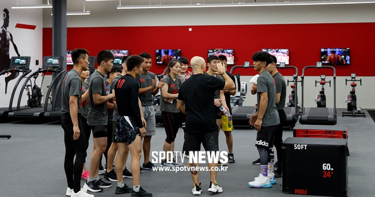 [포토S] 최첨단 UFC PI 시설에서 훈련하는 중국 선수들