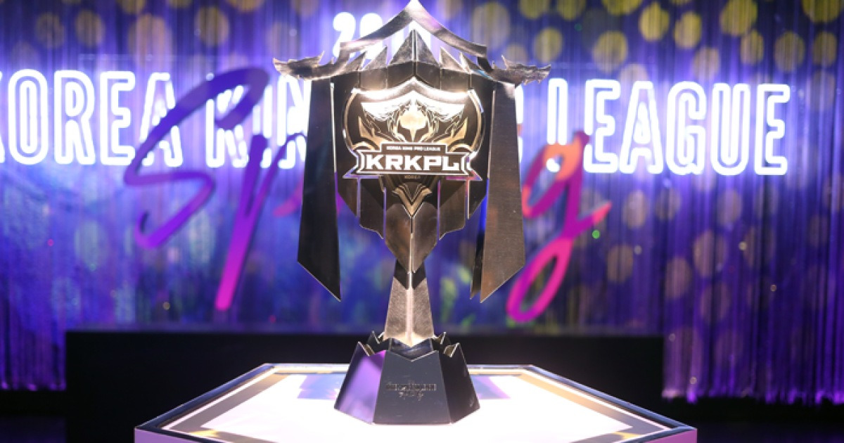 [포토] 무대 위에 놓인 2019 KRKPL 스프링 우승 트로피