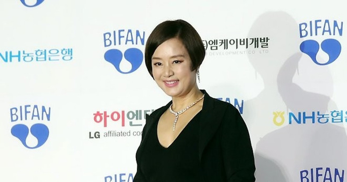 BIFAN 레드카펫 밟은 배우 장미희