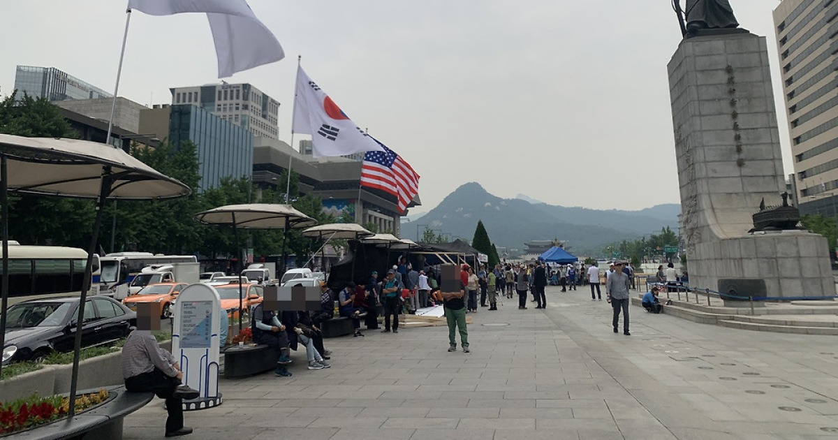 Far-right party to relocate rally station ahead of Trump's visit