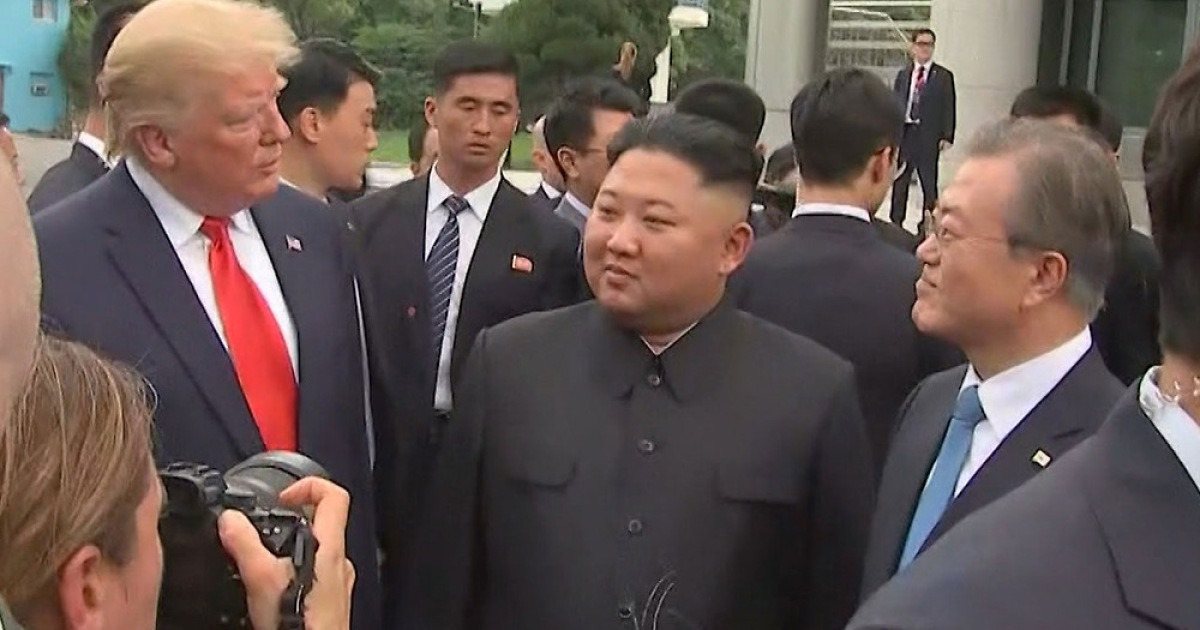 역사적인 날 남·북·미 정상 사상 첫 3자 회동
