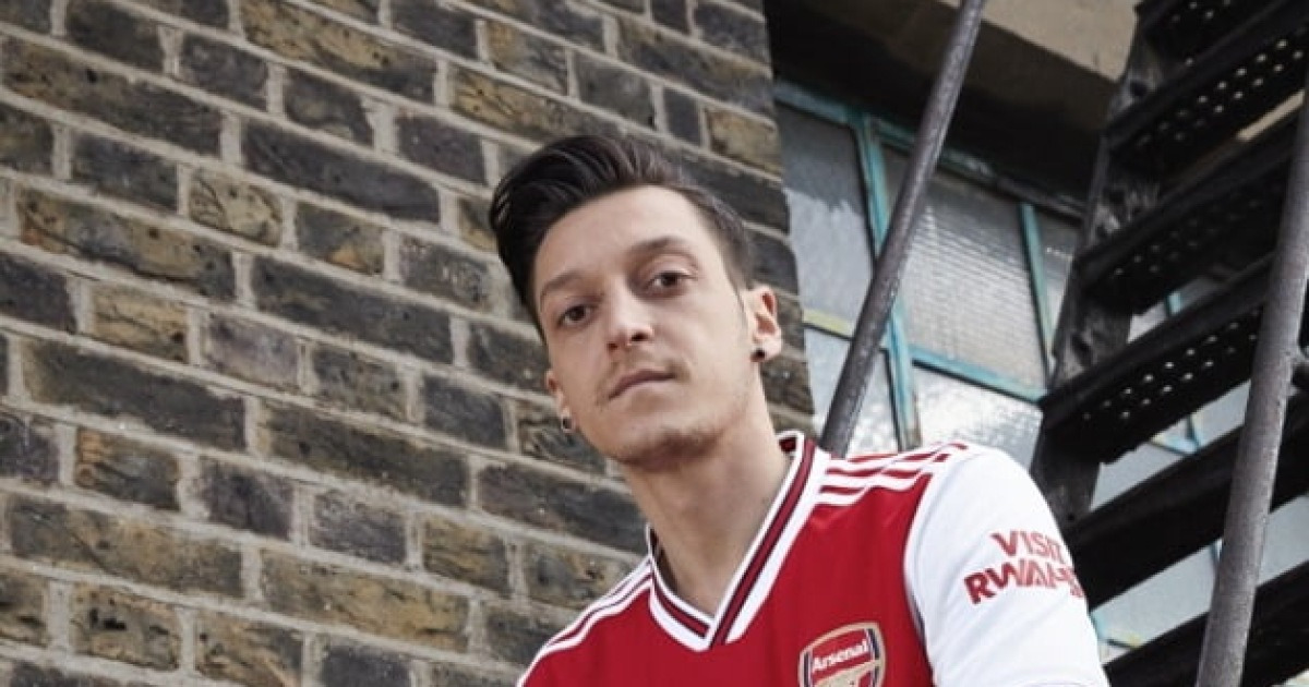 EPL 명문구단 아스날, 새 시즌부터 아디다스 유니폼 입는다