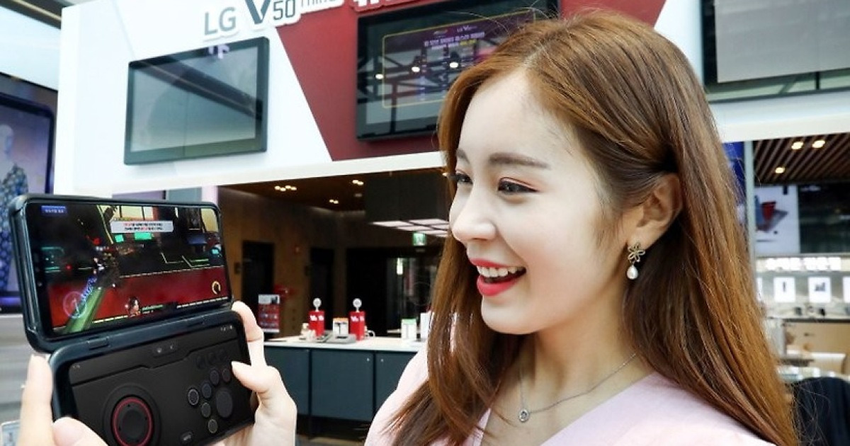 '무더운 여름, LG베스트 샵에서 ThinQ 즐기세요~'