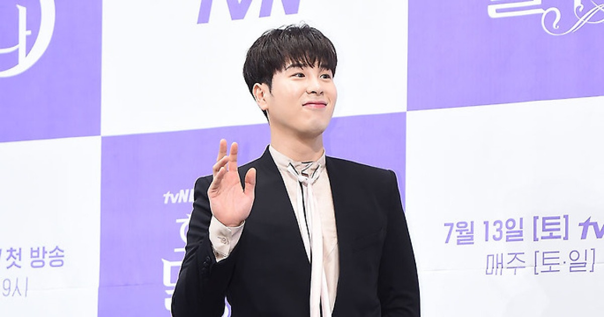 블락비 피오 '호텔 델루나 프론트맨'[엑's HD포토]