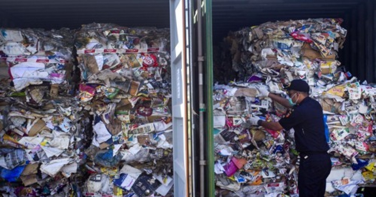 INDONESIA AUSTRALIA WASTE