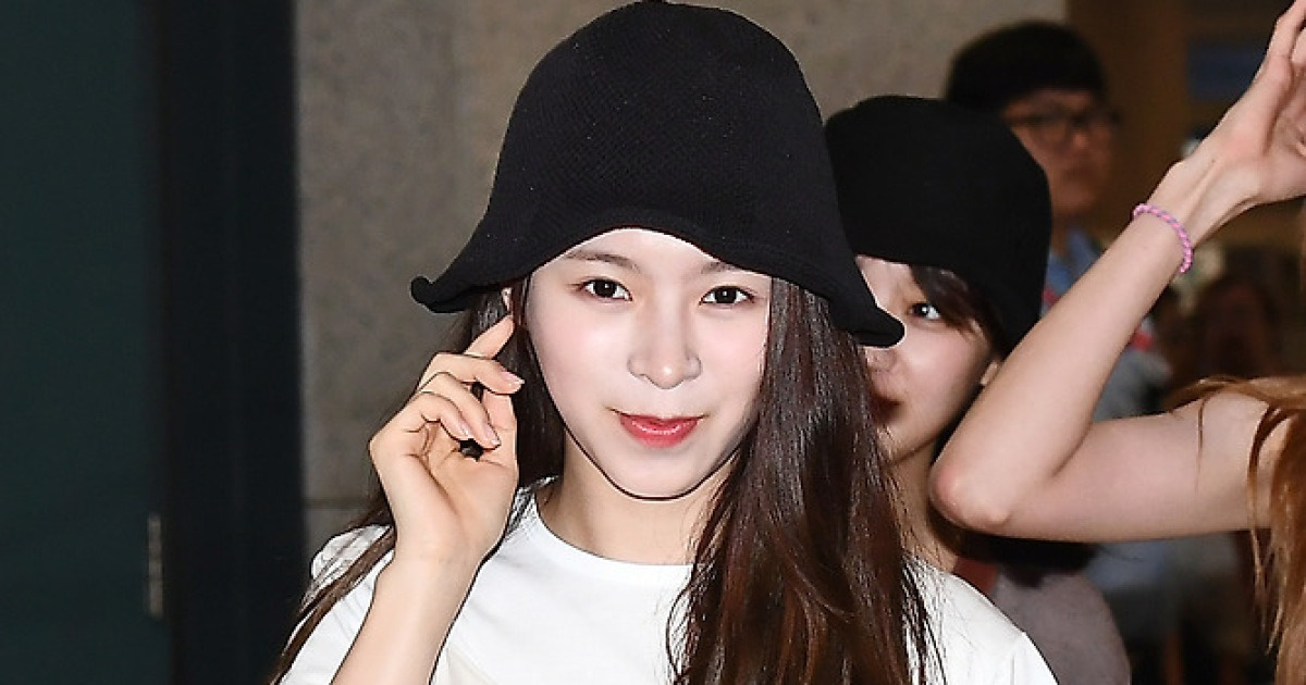 CLC 엘키 '수줍은 눈맞춤'[포토엔HD]