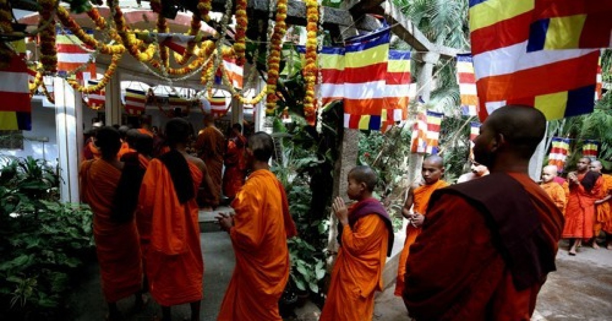INDIA PHOTO SET EXILED TIBETAN MONKS
