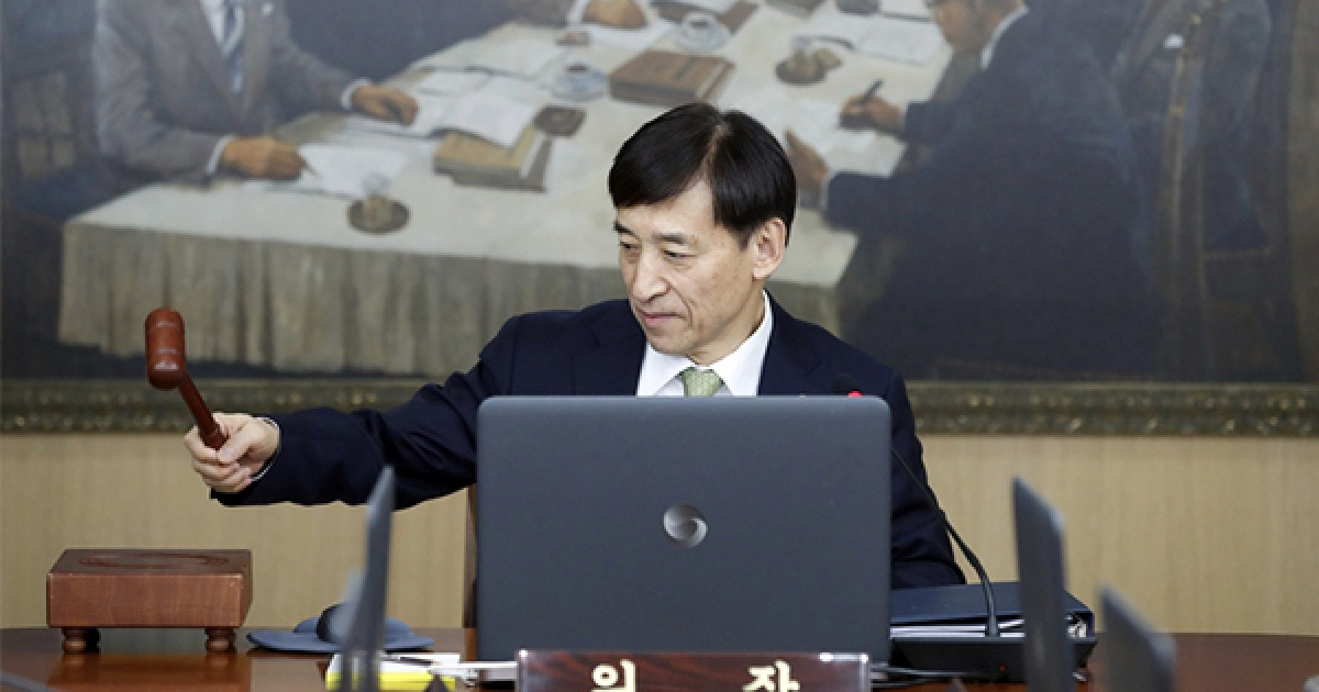 UPDATE: BOK cuts rate for the 1st time in 3 yrs, GDP outlook to 10-year ...