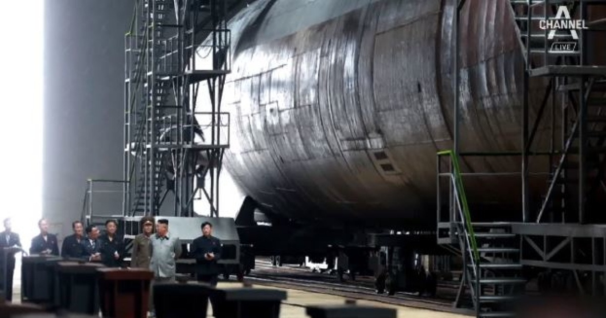 SLBM 3발 탑재 가능..北, 3000톤급 추정 신형 잠수함 개발