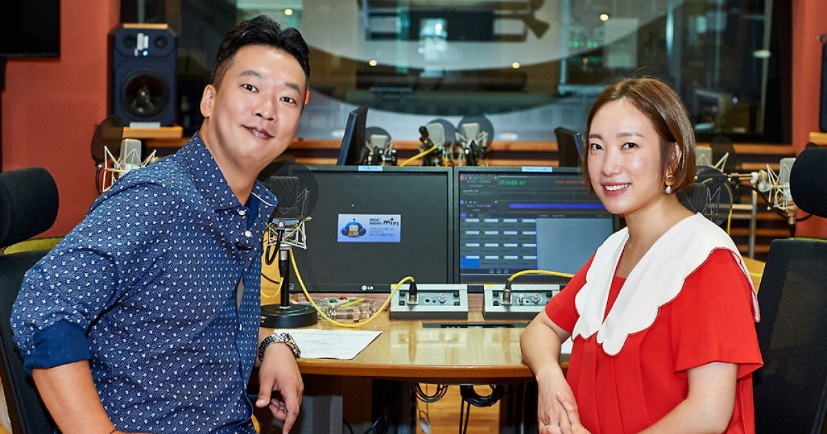 [DJ인터뷰②] '두시만세' 박준형·정경미, '판문점 회동' 생중계한 사연