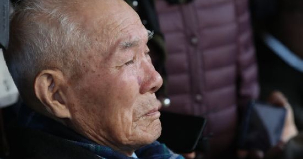 [정치 그날엔 ] 한일협정 살벌한 입막음 대검 꽂은 무장군인 대학난입