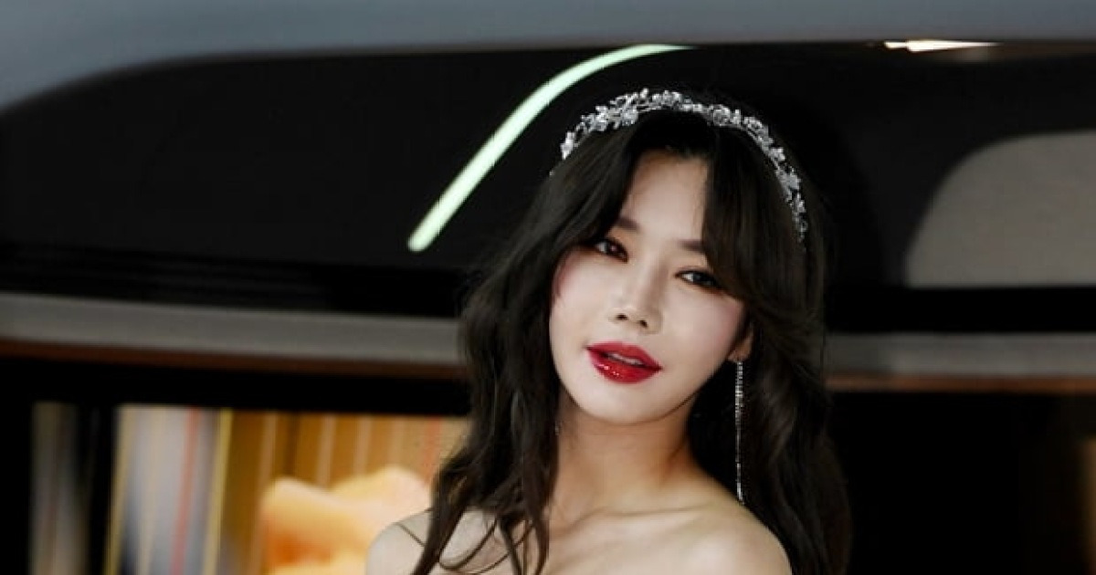 '강타 키스 영상' 우주안 누구? #167cm·45kg #레이싱모델 #한가은