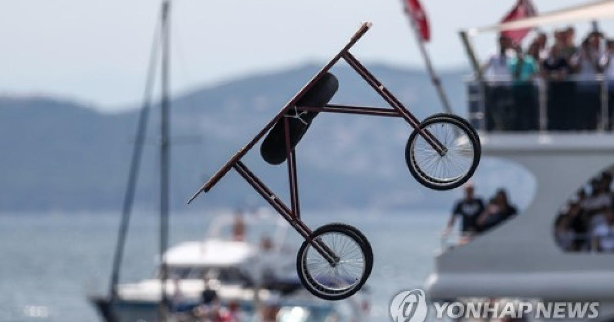 TURKEY RED BULL FLUGTAG ISTANBUL 2019