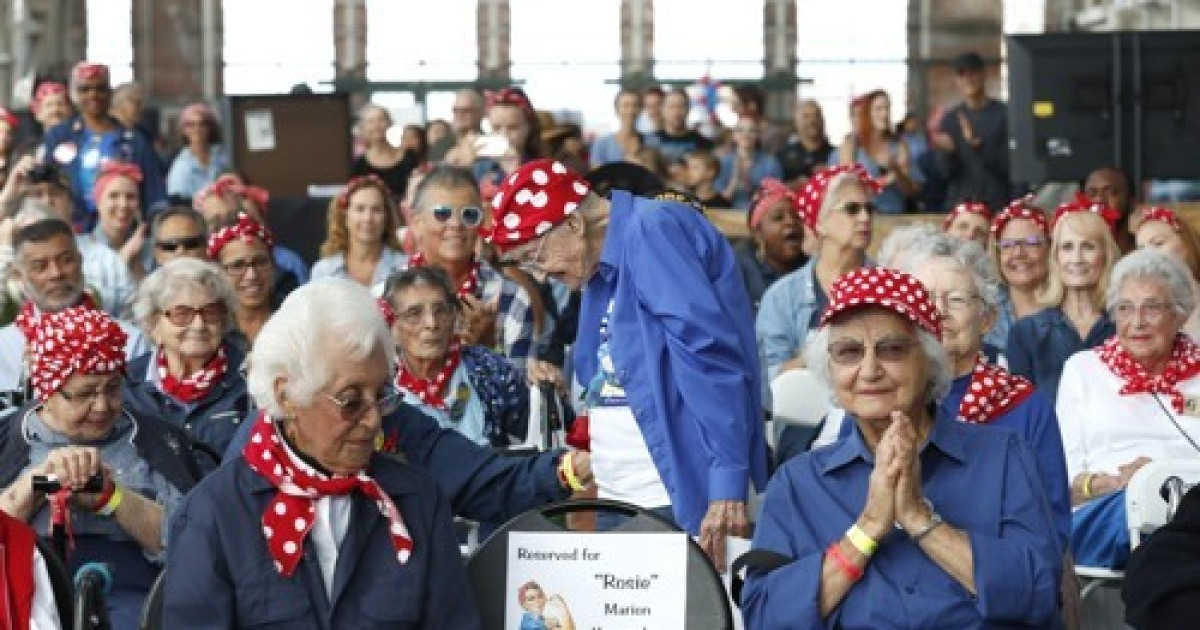 USA ROSIE THE RIVETER RALLY