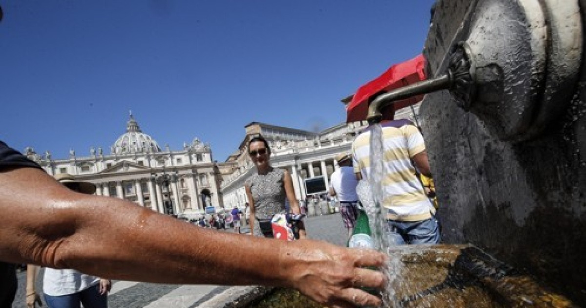 VATICAN ITALY HOT WEATHER